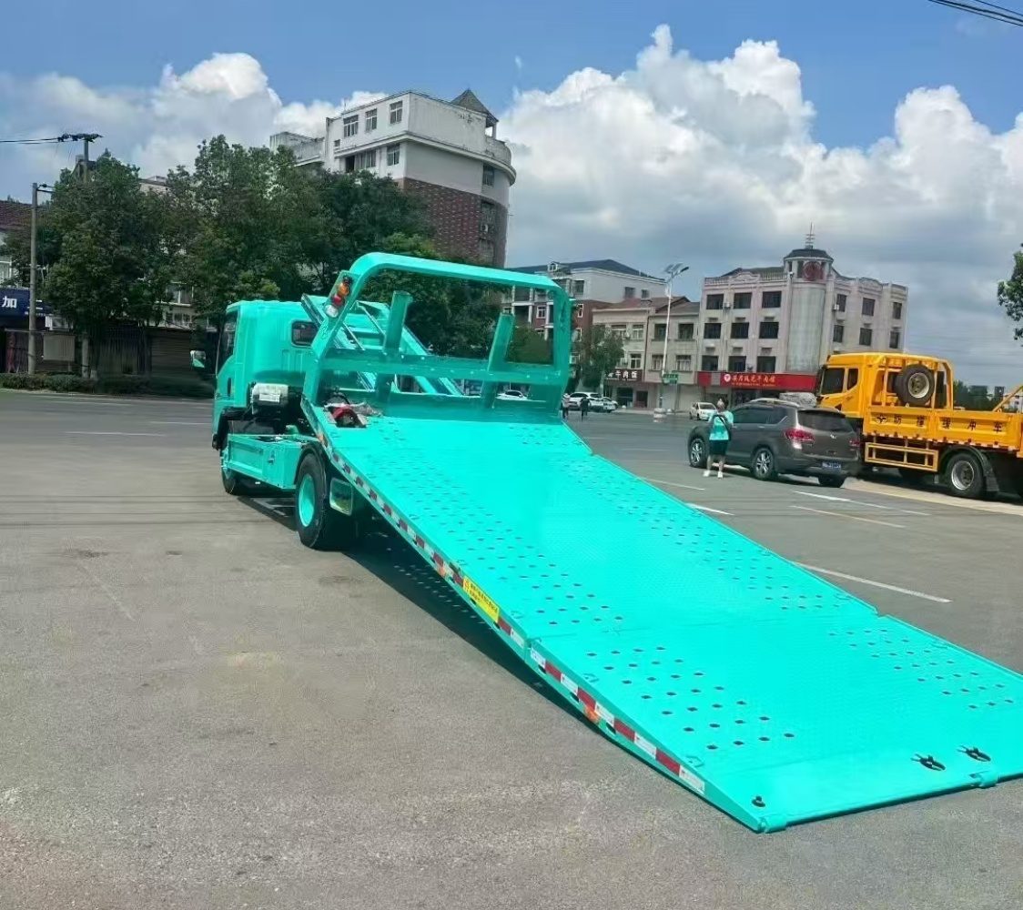China Rescue Vehicle Howo Wrecker Trucks 3tons 5 Ton Rollback Flatbed ...